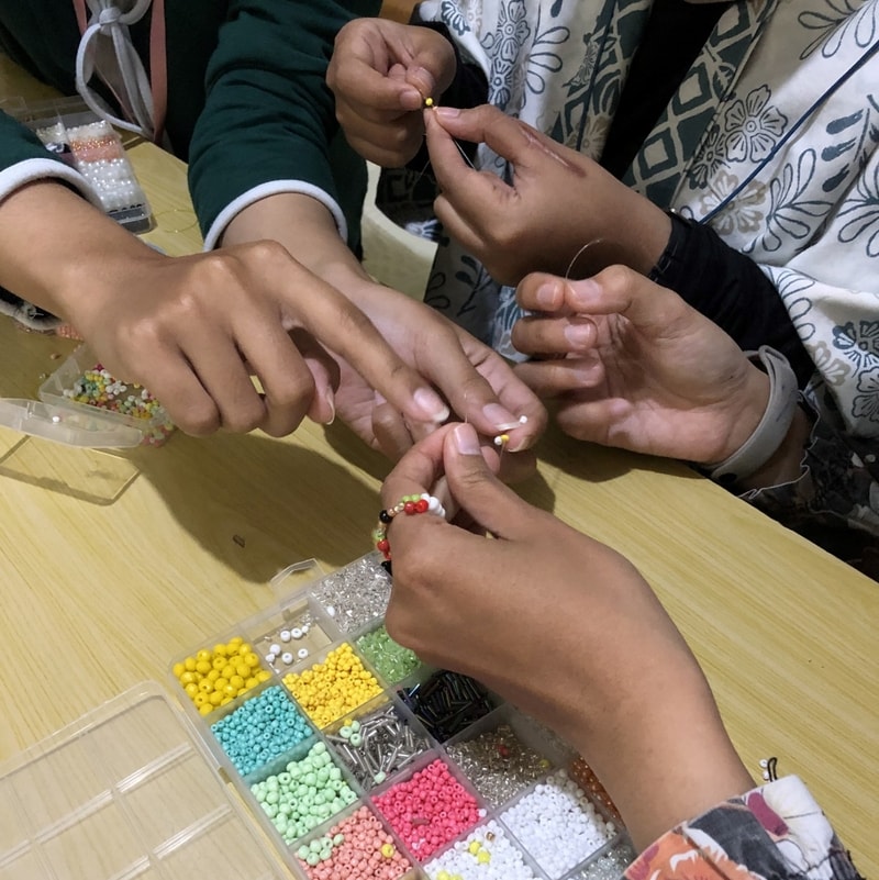 Wuffy Team Class - Make Your Own Beads